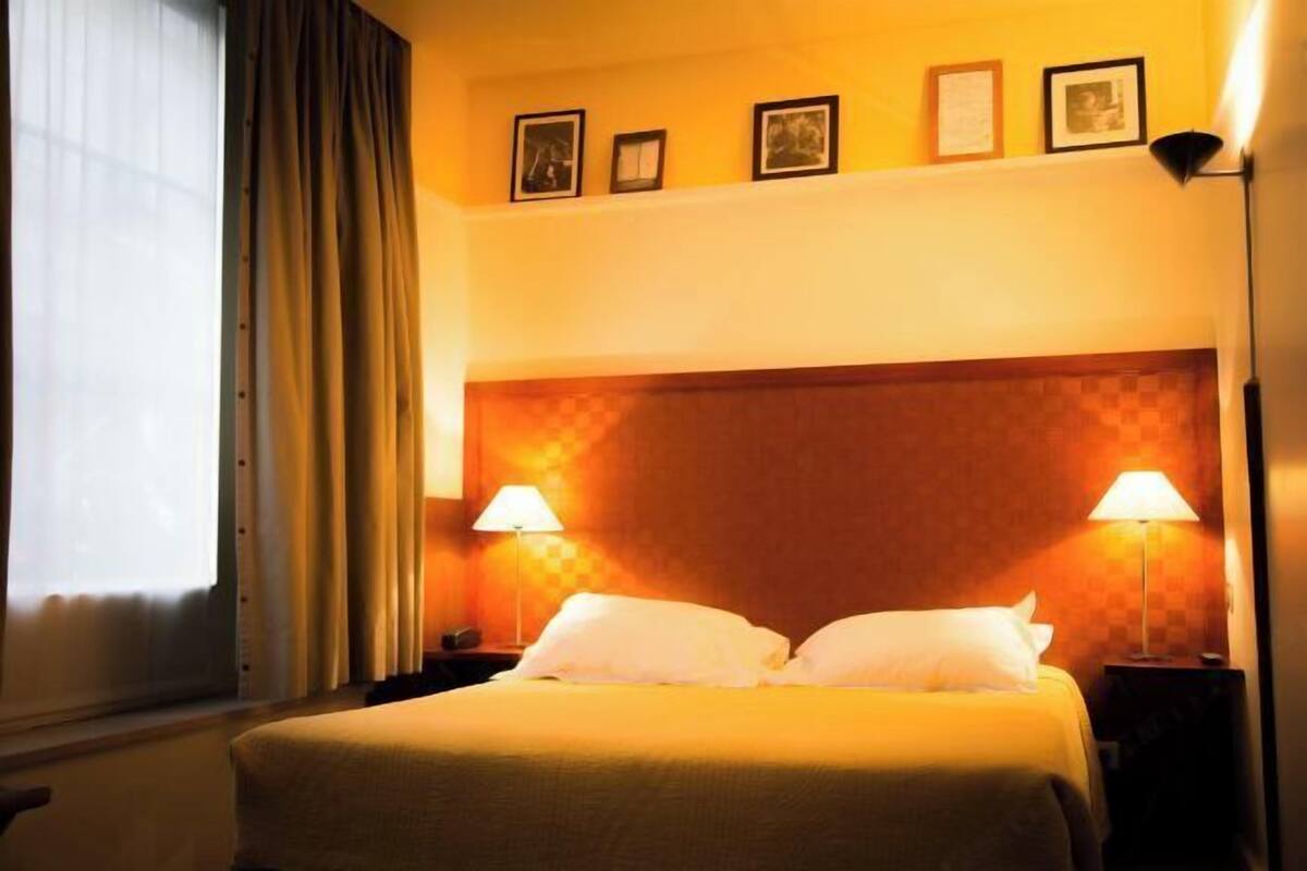 Minibar, cofre no quarto, secretária, quartos insonorizados 
