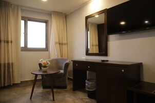Quarto casal premium | Cofres nos quartos, escrivaninha, Wi-Fi de cortesia
