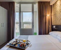 Quarto standard, 1 cama King | Serviço de quarto: opções para refeição