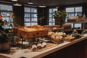Café da manhã grátis todos os dias