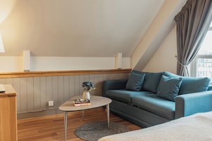 Quarto Familiar, 2 camas individuais | Secretária, secretária adequada para computadores portáteis 