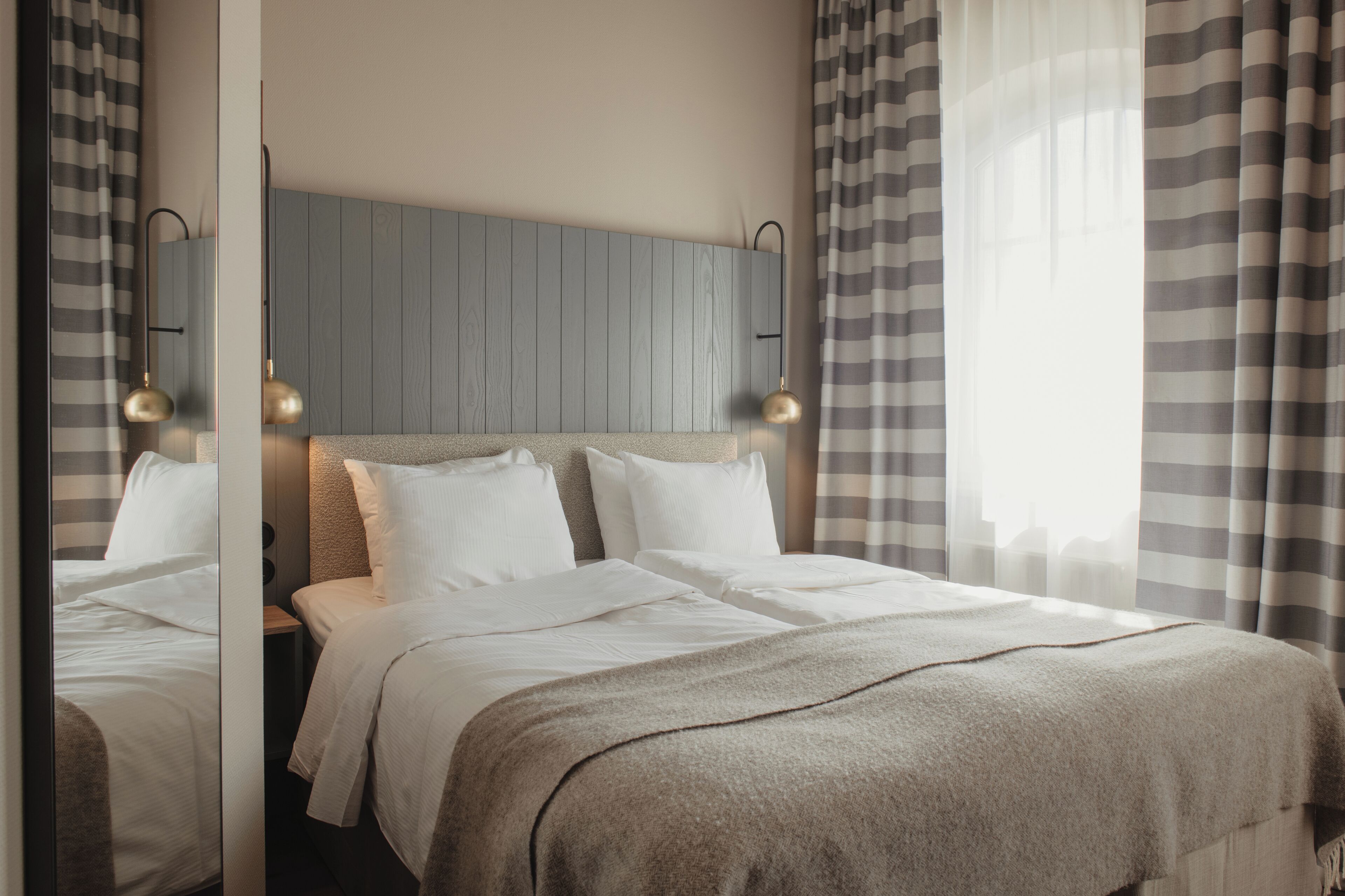 Quarto standard, 1 cama de casal | Escrivaninha, cortinas blackout, ferros/tábuas de passar roupa