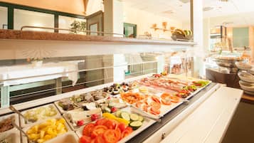 Café da manhã com buffet todos os dias (EUR 17 por pessoa)