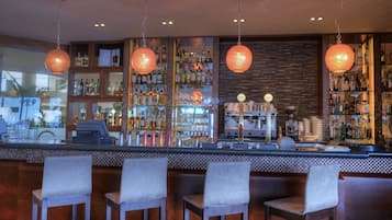 4 restaurantes, pequenos-almoços servidos