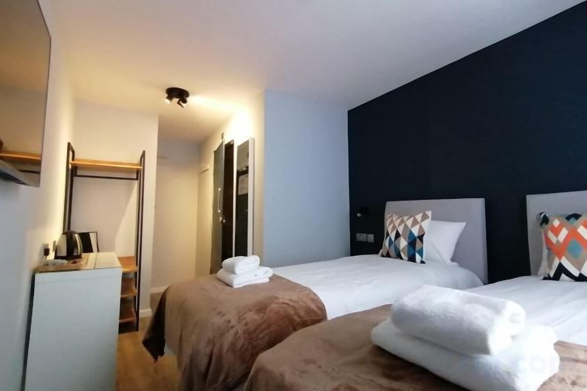 Ferros/tábuas de passar roupa, Wi-Fi de cortesia, roupa de cama