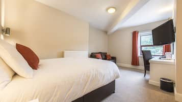Quarto Individual | Secretária, camas desdobráveis, Wi-fi grátis, roupa de cama fornecida