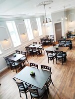 Pequenos-almoços e jantares servidos, incluindo cozinha local 