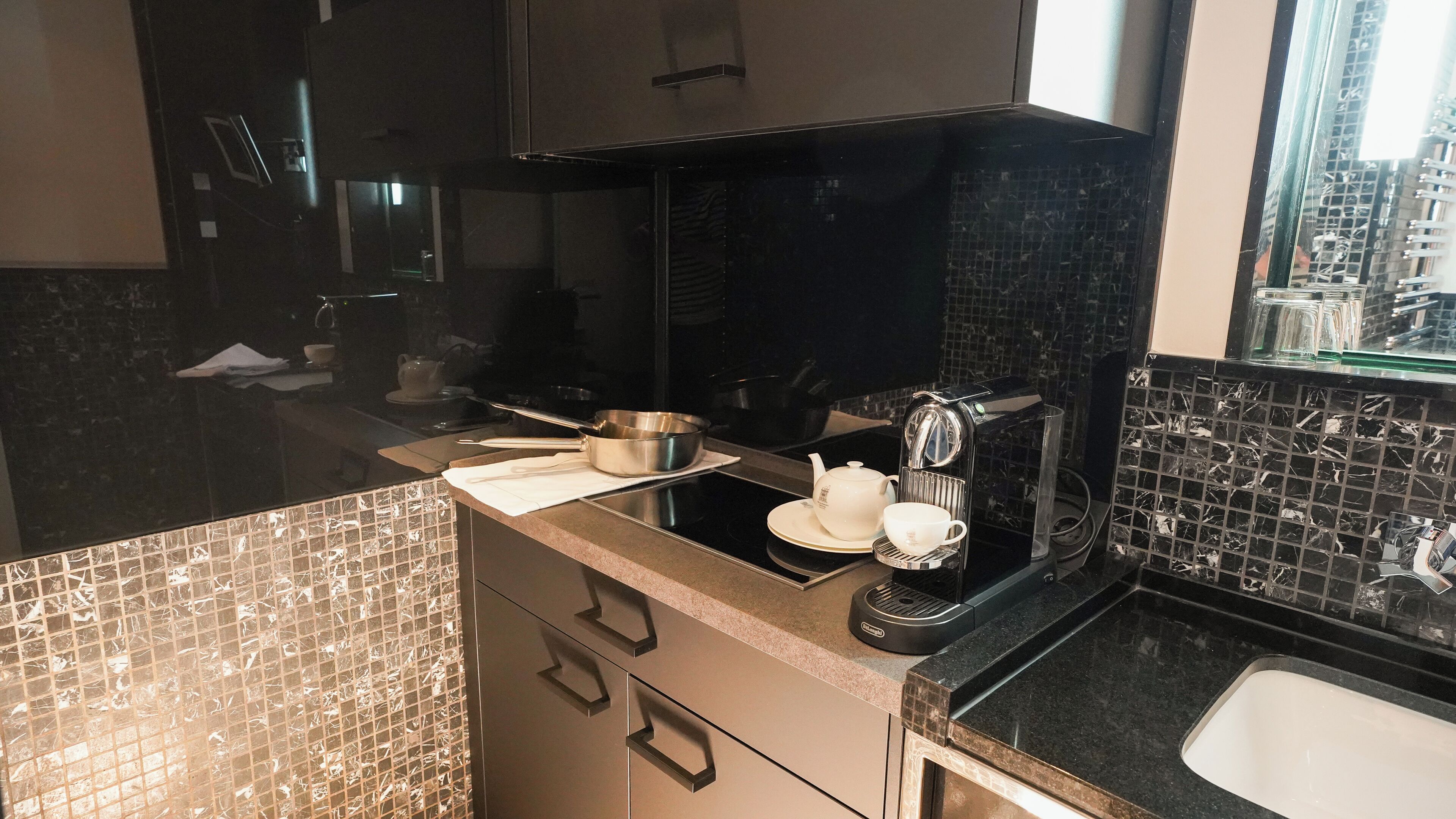 Cooktop, cafeteira/chaleira, chaleira elétrica