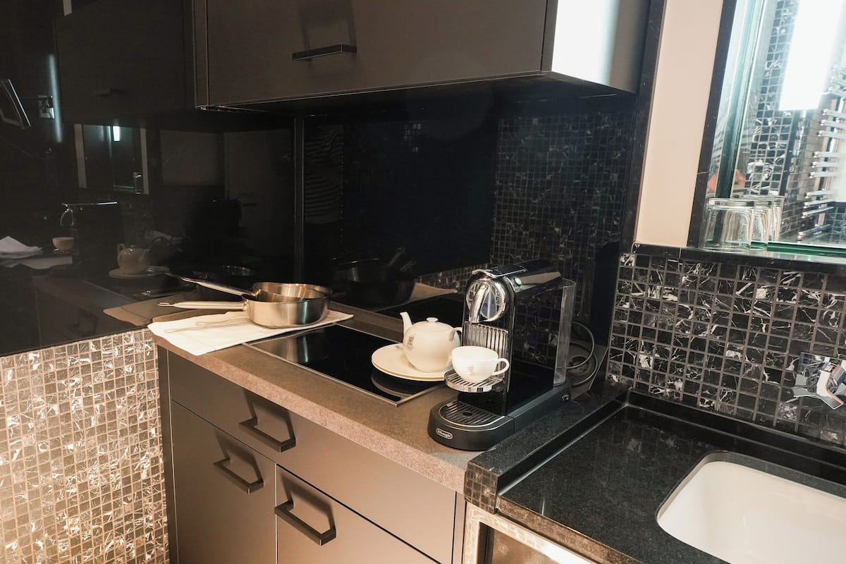 Cooktop, cafeteira/chaleira, chaleira elétrica