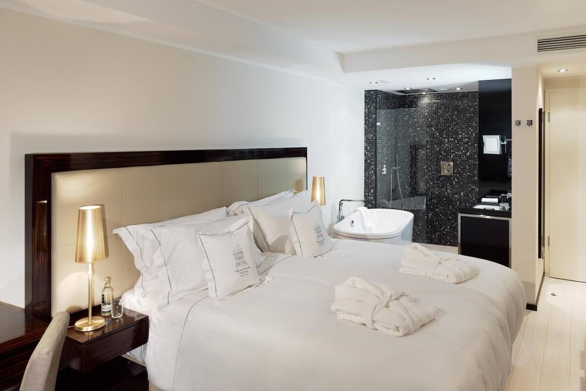 Roupas de cama premium, edredons de pluma, camas com colchões pillow-top