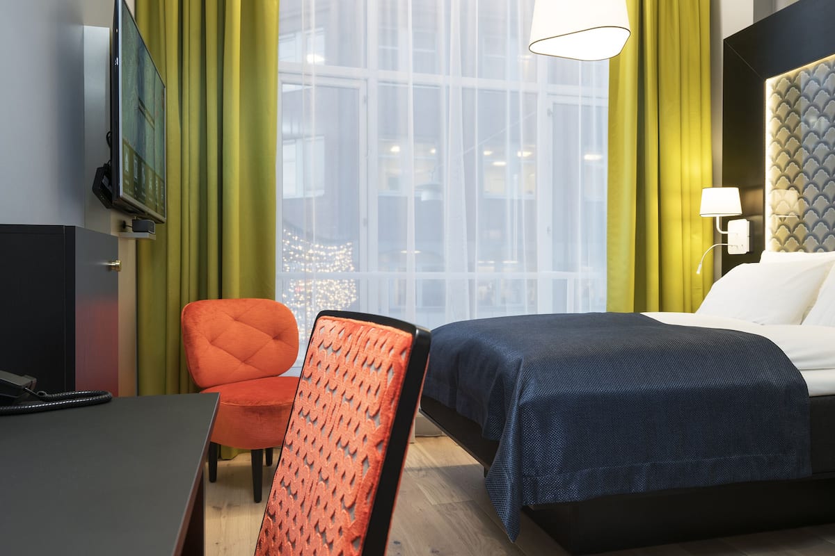 Roupa de alta qualidade, camas de colchão pillowtop, cofre no quarto