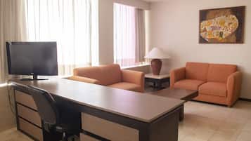 Edredons de pluma, camas com colchões pillow-top, cofres nos quartos