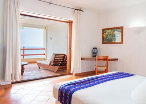 Linda Vista Suite Frente al Mar, 1 cama extragrande | Cofres nos quartos, berços grátis, roupa de cama