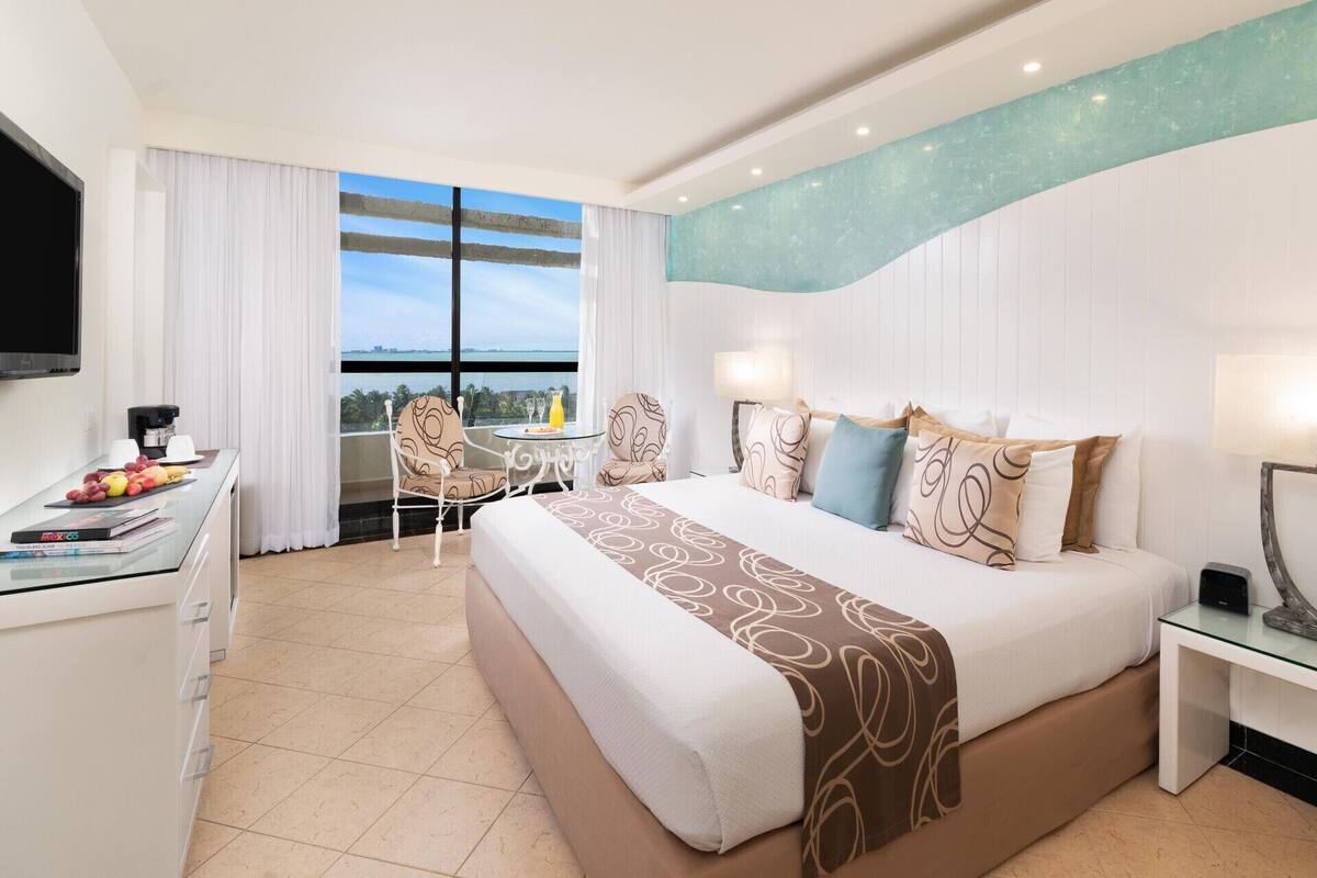 Minibar, cofre no quarto, ferro/tábua de engomar 