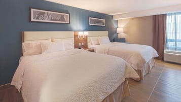 Quarto, 2 camas de casal | 1 quarto, minibar, cofre no quarto, cortinas/cortinados opacos