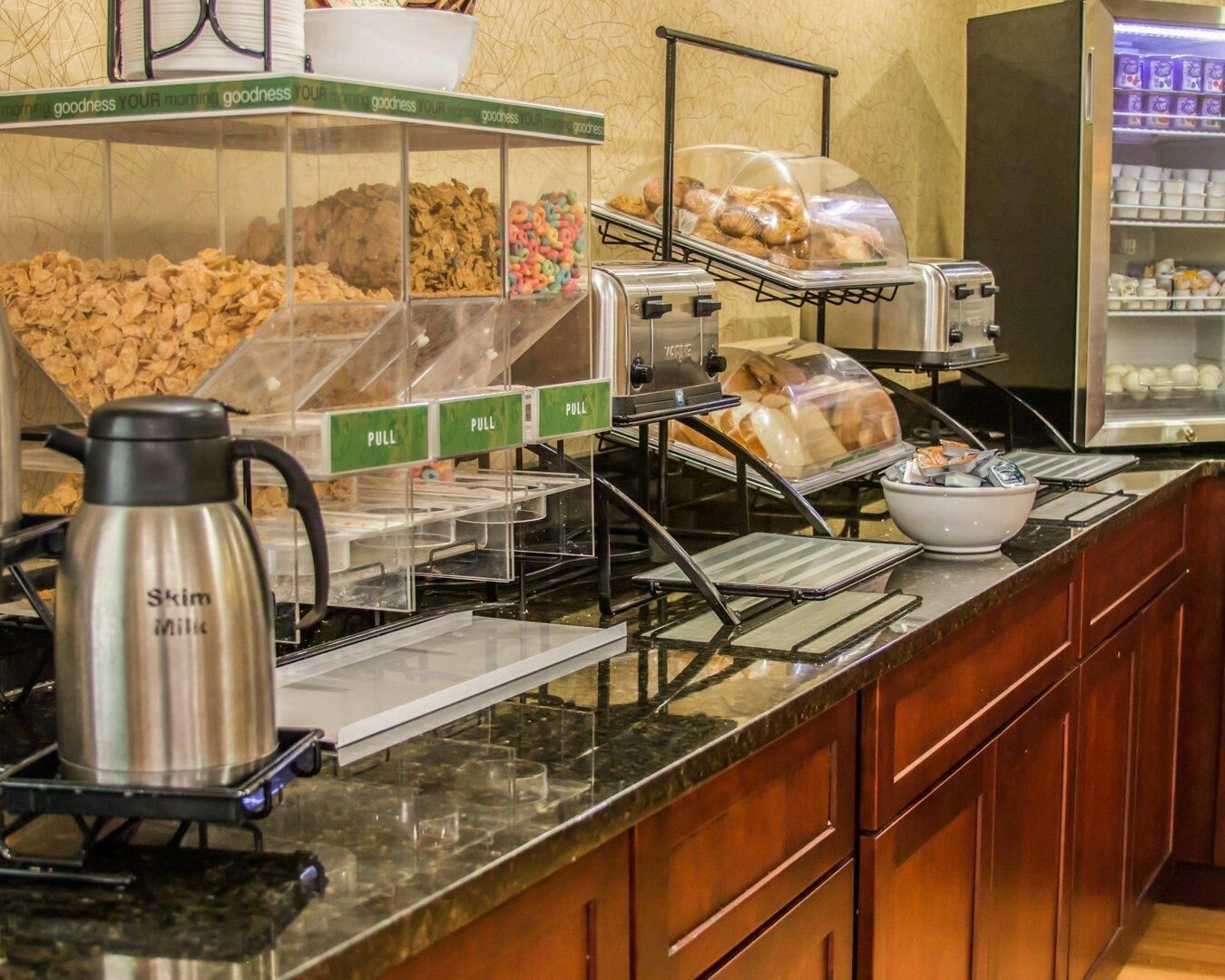 Café da manhã completo grátis todos os dias