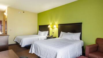 Ferros/tábuas de passar roupa, berços grátis, Wi-Fi de cortesia