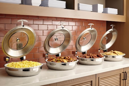 Café da manhã com buffet grÔtis todos os dias