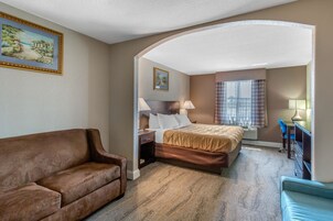 Quarto standard, 1 cama King e sofá-cama, para não fumantes | Roupas de cama premium, escrivaninha, quartos à prova de som