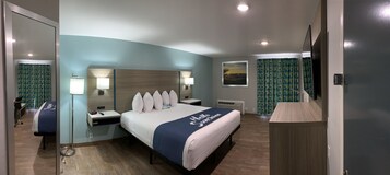 Edredons de pluma, escrivaninha, cortinas blackout