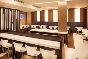 Café da manhã para viagem grátis todos os dias