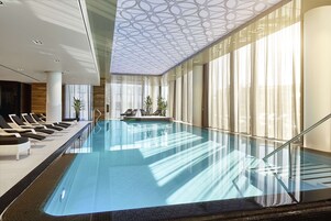 Piscina interior, da(s) 9:00 à(s) 21:00, espreguiçadeiras 