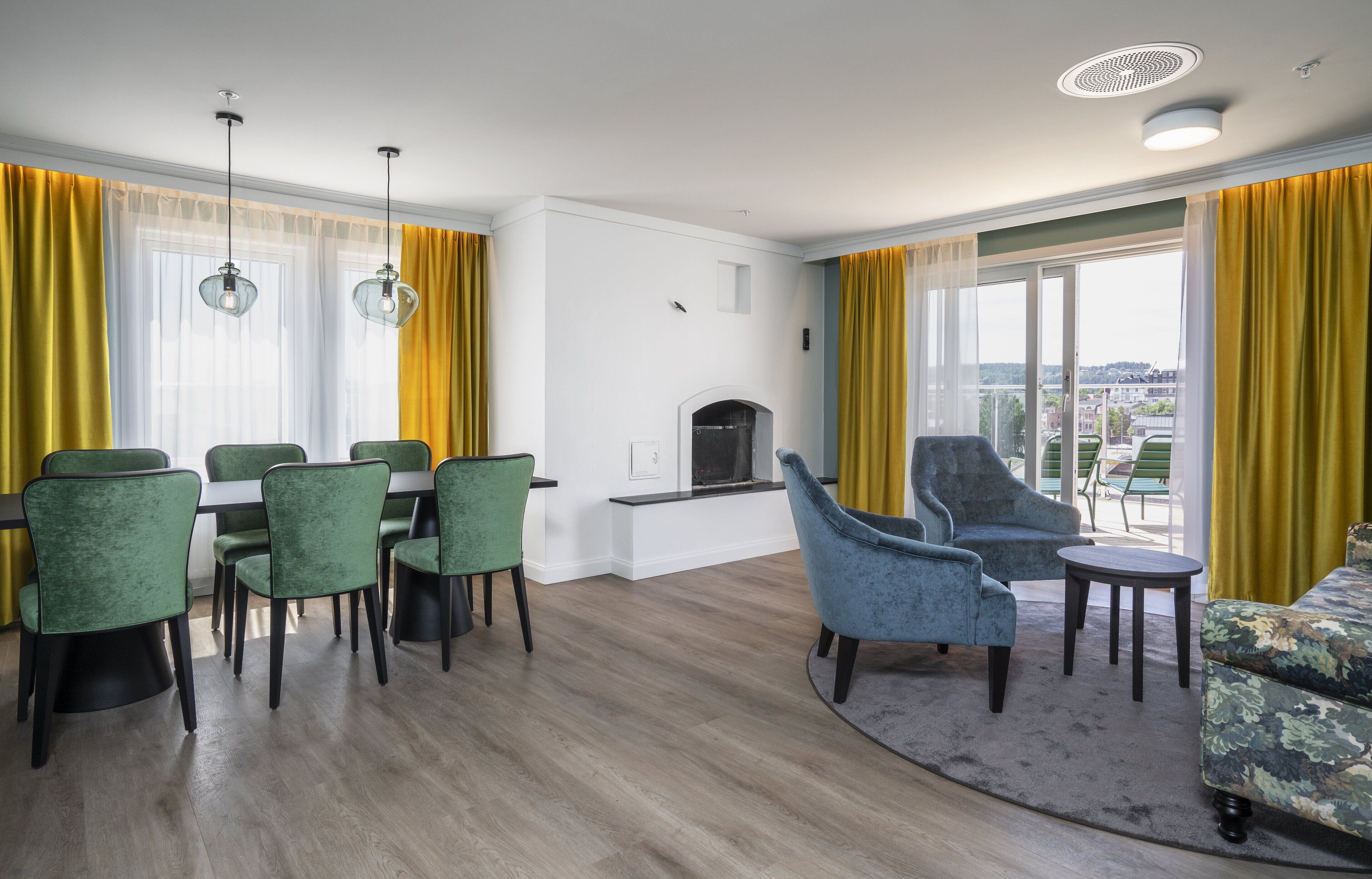 Roupa de alta qualidade, camas de colchão pillowtop, minibar 