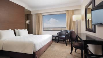 Cofre no quarto, secretária