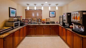 Café da manhã com buffet grátis todos os dias