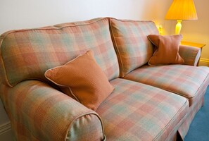 Apartamento, 1 quarto | Sala | Televisor 