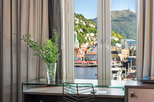 Quarto Deluxe, 1 cama de casal, não fumadores | Cofre no quarto, secretária, ferro/tábua de engomar 