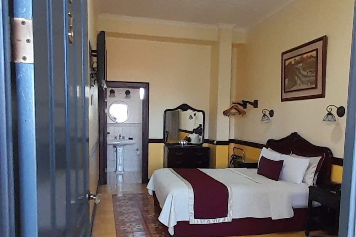 Superior Queen Room - Upstairs | Roupa de alta qualidade, camas de colchão Select Comfort