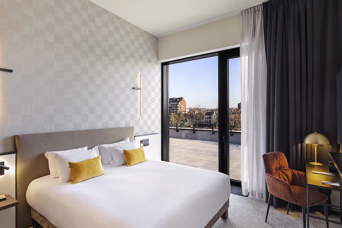 Privilege, Quarto, 1 cama King, terraço, vista para o rio | 1 quarto, cofres nos quartos, escrivaninha