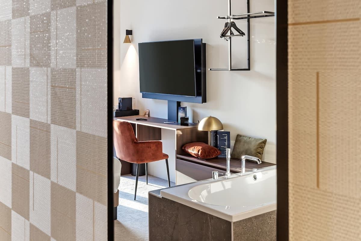 1 quarto, cofres nos quartos, escrivaninha