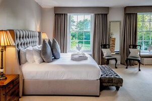 Suíte luxo | Roupas de cama premium, cofres nos quartos, escrivaninha