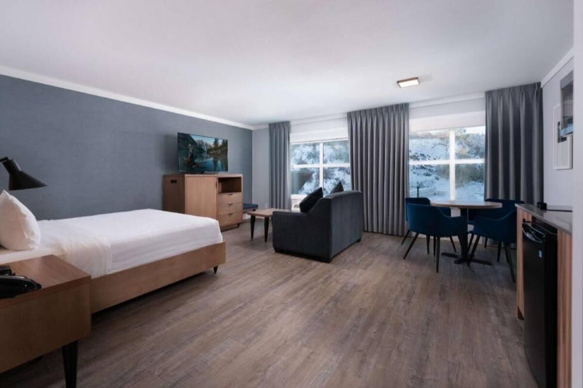 Roupa de alta qualidade, camas de colchão pillowtop, cofre no quarto