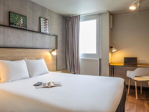 Quarto Duplo Standard, 1 cama de casal | Roupa de alta qualidade, secretária, quartos insonorizados 