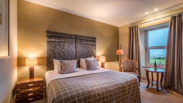 1 quarto, roupa de alta qualidade, secretária