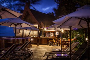 Bar junto à piscina