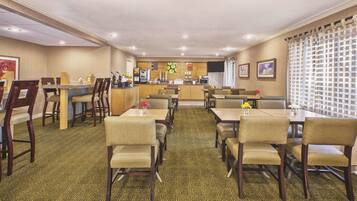 Pequeno-almoço takeaway diário incluído