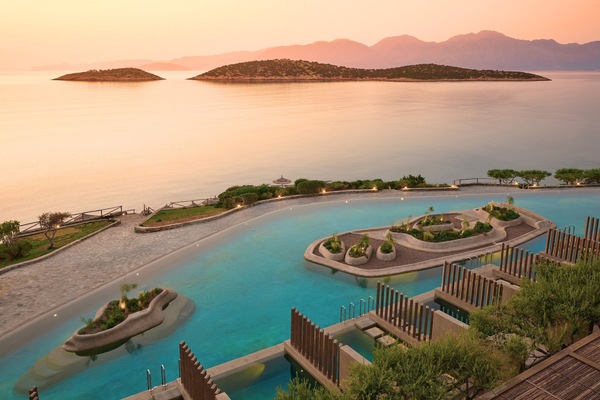 Infinity Lagoon Suite with Private Pool | Roupas de cama premium, frigobar, cofres nos quartos, escrivaninha