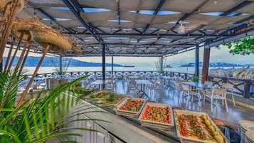 2 restaurantes, pequenos-almoços servidos, cozinha internacional