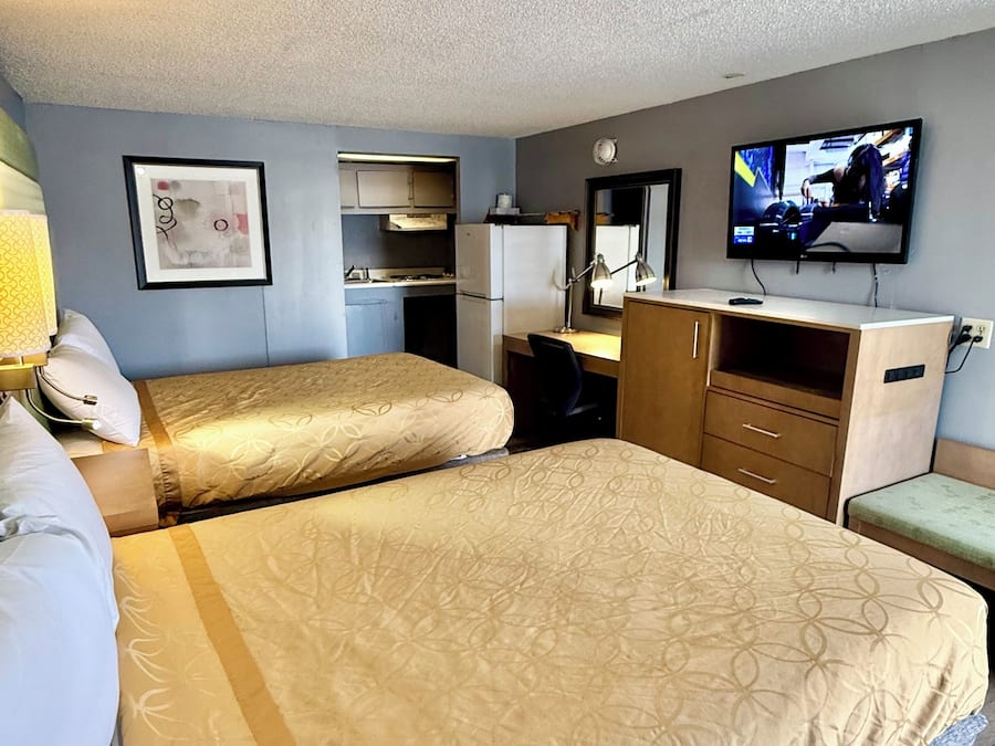 Quarto casal standard, 2 camas de casal, para não fumantes | Cozinha americana privada | Geladeira, micro-ondas