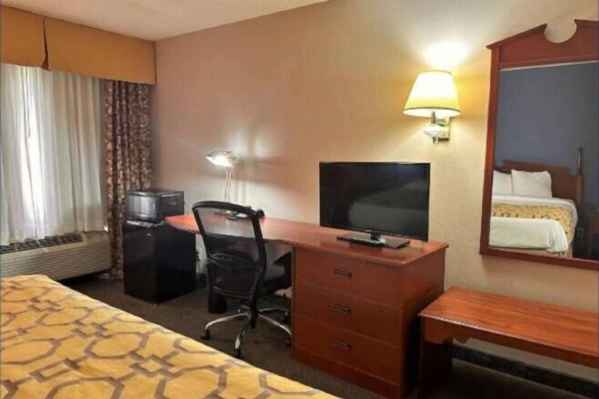 Secretária, secretária adequada para computadores portáteis