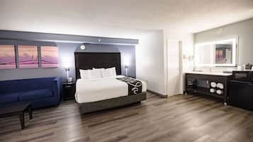 Quarto, 1 quarto, não fumadores (1 King Bed) | 1 quarto, roupa de alta qualidade, secretária