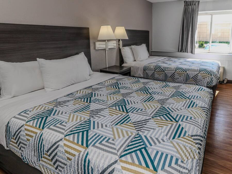 Quarto Standard, 2 camas queen-size, não fumadores | Wi-fi grátis, roupa de cama fornecida