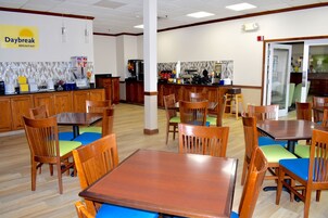 Café da manhã para viagem grátis todos os dias