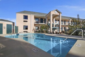 Piscina exterior sazonal 