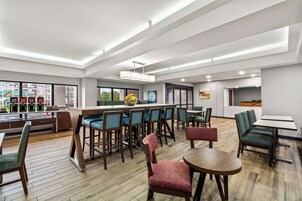 Café da manhã com buffet grátis todos os dias