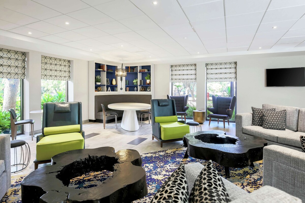 DoubleTree by Hilton Austin - University Area Reviews, Deals & Photos ...